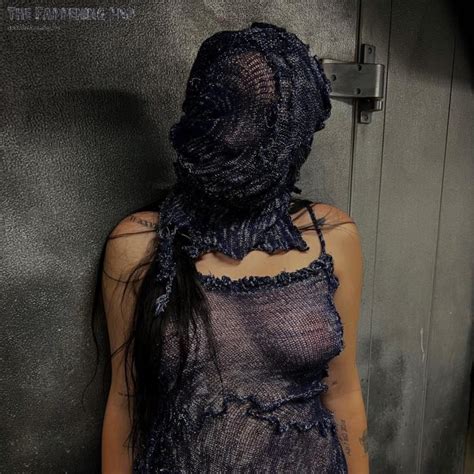 noah cyrus exposed her tits for the the hardest part promo 5 photos