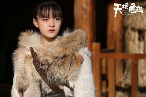 Sao nữ Thần Điêu Đại Hiệp đòi trao nụ hôn đầu cho bom sex đàn chị