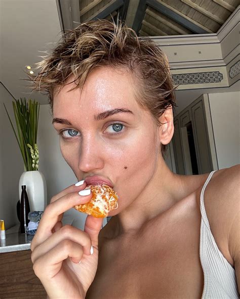 Вы заколебали под каждым постом писать как вам не нравится моя стрижка 👹 Мне она от этого меньше