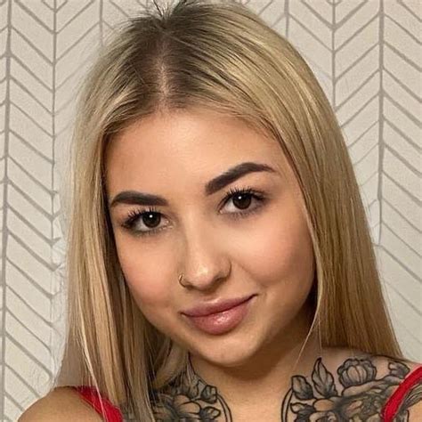 Amanda Model At Feetplaza Page 2 Of 6