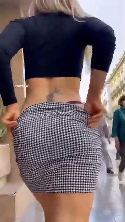 A Girl Pulls Her Pants Down In Front Of Everyone 🥵 Youtube