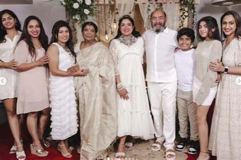 நடிகர் அருண் விஜய்யின் அக்காவா இது 50 வயதில் அழகு தேவதையாக ஜொலிக்கும்