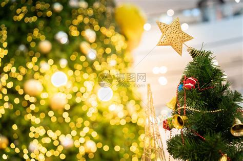 商场里有星的圣诞树高清图片下载 正版图片505722485 摄图网