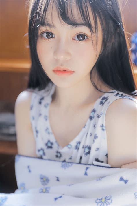 阳光美女美目盼兮娇软女生照片女生图片 女人吧