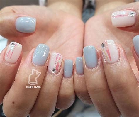 오산캣츠네일 깔끔한 시럽컬러와 유리조각의 반짝임이 만난~ 깔끔한 네일아트👍