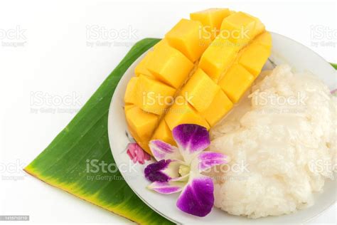 망고와 끈적 끈적한 쌀 흰색 배경에 태국 스타일의 열대 디저트 0명에 대한 스톡 사진 및 기타 이미지 0명 건강한 식생활 과일 Istock