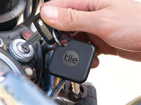 This Keychain Bluetooth Tracker Finds The Important Things