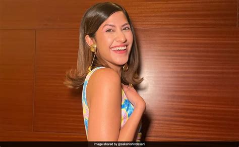 Mumbai Influencer Says Vada Pav Is Trash Internet Reacts