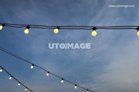 백열등과 전기줄 인테리어 Yanggiri 사진 백열등 전깃줄 전기줄 인테리어 조명 하늘 구름 전구 장식 전선