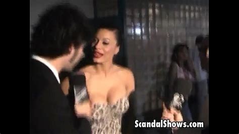Sexy Striper Seducing The Audience Xnxx Com