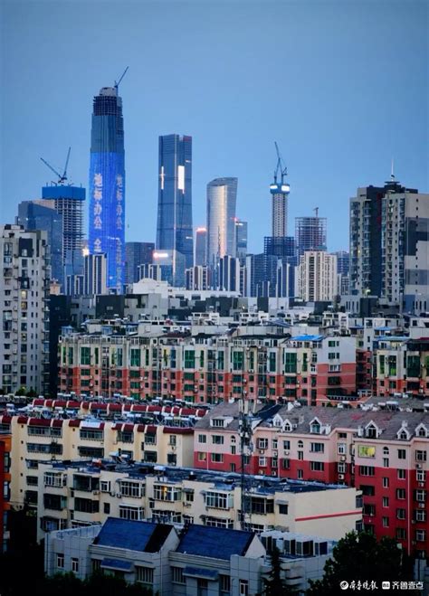 雨后，晚霞把济南的天空染红 冯崇杰