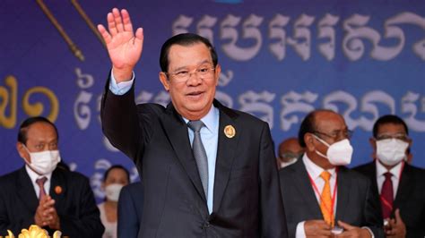 លោក ហ៊ុន សែន ប្រកាស ប្រើ យុទ្ធសាស្រ្ត «រុញ ទូក បណ្តោយ ទឹក ដោយ ប្រើ លុយ និង នារី ជា អន្ទាក់