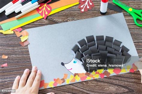 고슴도치와 낙 엽 잎의가 응용 프로그램 어린이 예술 프로젝트 바느질 아이 들을 위한 공예 가을에 대한 스톡 사진 및 기타 이미지 Istock