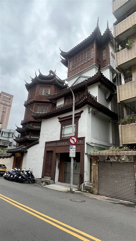 2014年8月停業的馥園餐廳（臺北市中正區幸市里臨沂街17號），攝影時外觀仍保持良好。 玄 史生 Flickr