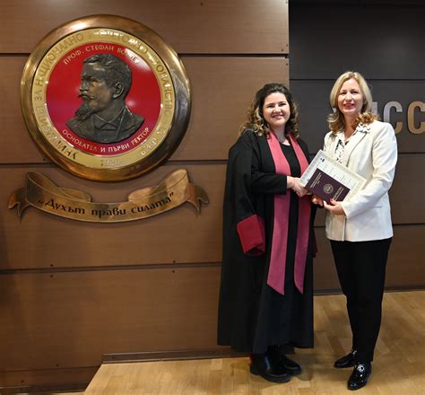 УНСС Дипломанти на ИСК от специалностите „Управление на интелигентни градове“ и „Право на