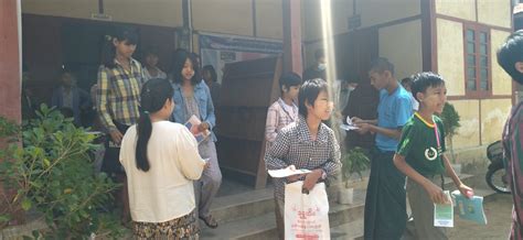 တပ်မတော်နေ့ အထိမ်းအမှတ် လက်ကမ်းစာစောင်များဖြန့်ဝေ Information And Public Relations Department