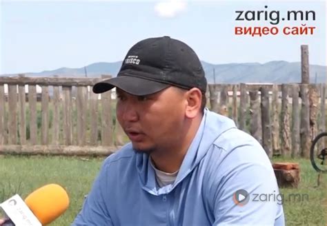 Э Мөнхбат Адууг нь адуучидтай нь тоолоод мотоциклтой зогсож байтал Л Чинбат гуай гэнэт давхиж