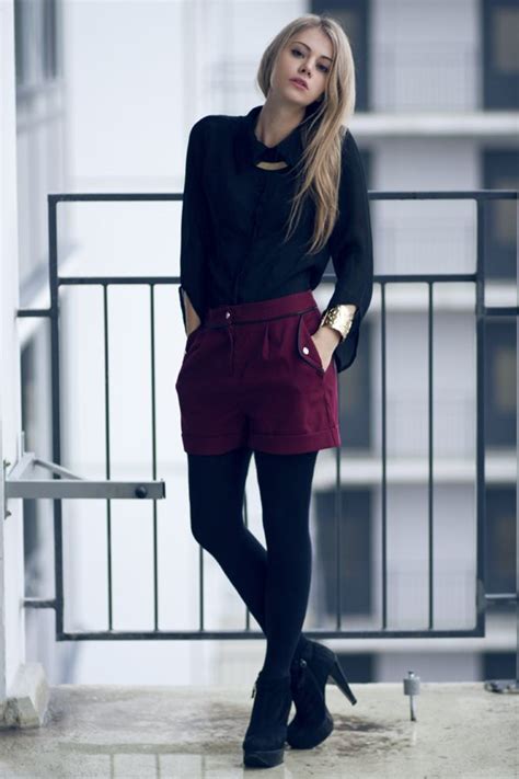 Maroon Shorts Короткие наряды Бордовые шорты Идеи наряда