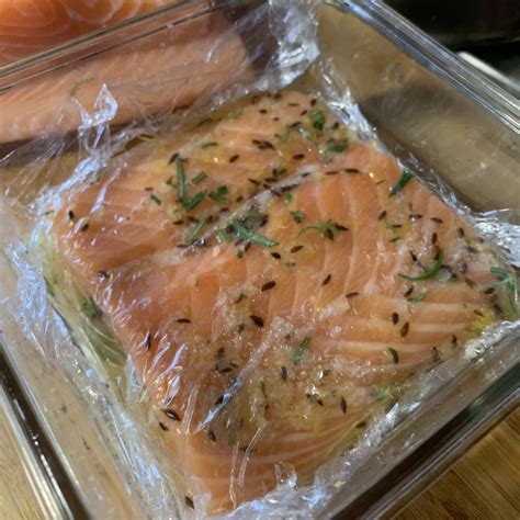 느끼함을 쫙 빼보자 연어 그라브락스