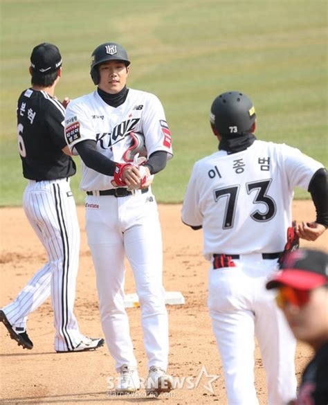 78억 Fa 벌써 잊히나 한화가 내준 보상선수 뭐 하나 빠지는 툴이 없다 우승 명장도 대만족 잘 데려왔다