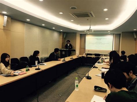 동아연구소 발표회 동아연 심주형 서보경 교수 서강대 동아연구소는 지난 11월 14일 본 연구소의 심주형 교수와 서보경 교수를 모시고 논문 발표회를 진행했습니다