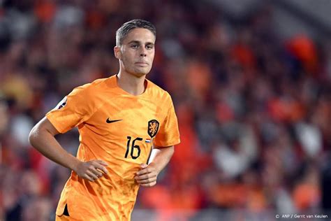 Veerman Sluit Na Geboorte Zoon Weer Aan Bij Oranje