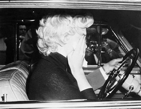 44 Candid Marilyn Monroe Photos As The Girl Next Door