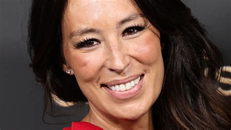 Here S How Joanna Gaines Turns Outdated Ceilings Into Showstopping Pieces Of Art