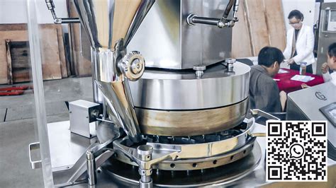 제약 생산에서 페니실린 병을 채우고 닫는 자동 장비 세계에서 가장 큰 제약 비디오 포털 ☑