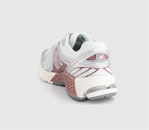 New Balance 860v2 Trainers Rosewood Womens Trainers