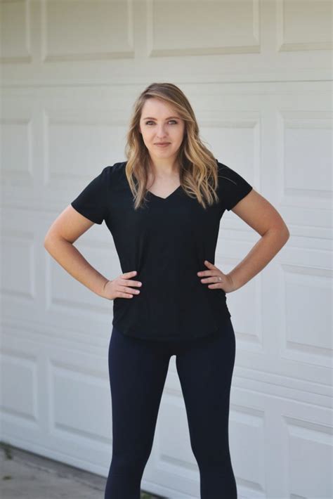 17 Ideas For How To Make Your Boobs Look Smaller Thebetterfit