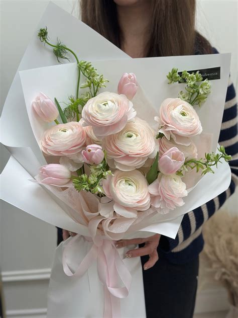A Blush Ranunculus Garden Luxury Dutch Ranunculus Bouquet Ambrosia