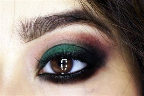 Quick Simple And Easy Green Smokey Eye Makeup Tutorial Deck And Dine