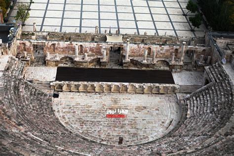 إضاءة المدرج الروماني بألوان العلم الأردني جفرا نيوز