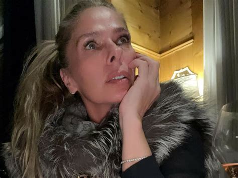 Adriane Galisteu Exibe Corpa O De Biqu Ni Em Hotel De Luxo E Anima Seguidores