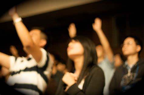 佳音love聯播網 禱告對於個人來說是屬靈的呼吸， 對於教會來說是復興的秘訣。 禱告不在乎長，不在乎多，而在乎對。