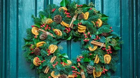 Входная дверь на Новый год 2025 как украсить идеи Life