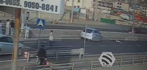 ГАРЦААР ГАРЧ БАЙСАН БАГА НАСНЫ ХҮҮХДИЙГ МӨРГӨЖ ГЭМТЭЭЖЭЭ