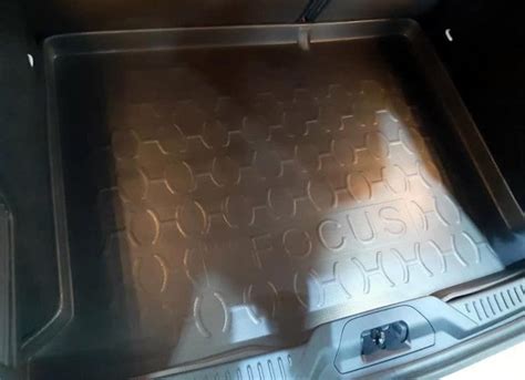 台灣製 加高型 福特 19年 Focus Mk4 5d 五門 專用防水托盤 凹槽式 密合度高 防水材質 後廂墊 後托盤 Yahoo奇摩拍賣