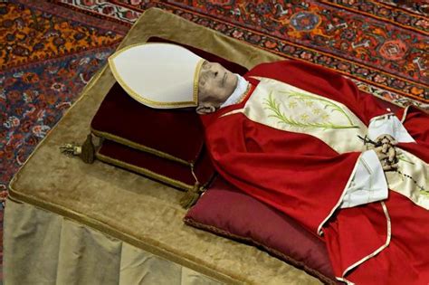 Benedicto Xvi Por Qué Ha Sido Mostrado El Cuerpo Del Papa Emérito Respuestas Mag