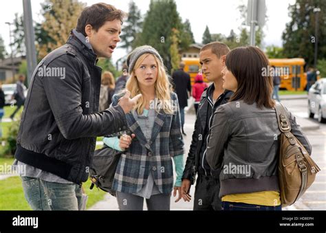 LIFE UNEXPECTED V L Kristoffer Polaha Britt Robertson Aka