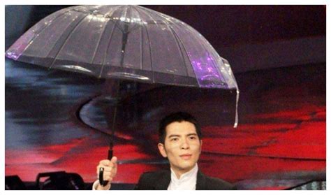 萧敬腾“雨神”称号受到官方认可，受气象局邀请做年度宣传片气象局萧敬腾雨神新浪新闻