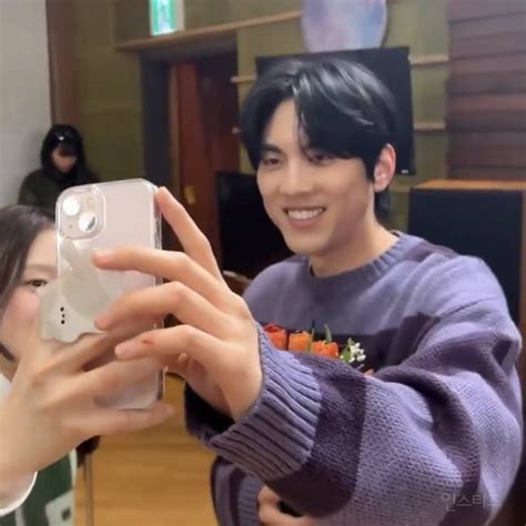 셀카 못 찍는 친구 뒀을 때 특 인스티즈instiz 이슈 카테고리