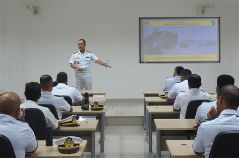 Comandante Geral Do Corpo De Fuzileiros Navais Ministra Aula Inaugural