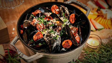 아늑하고 따끈한 연말 파티를 만들어 줄 초리조 홍합 크림 스튜 Youtube