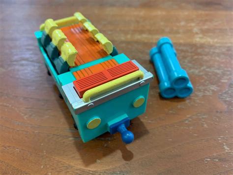 Chuggington Motorised Wilson And Vee Figure 8 Set Hobbies And Toys Toys And Games On Carousell