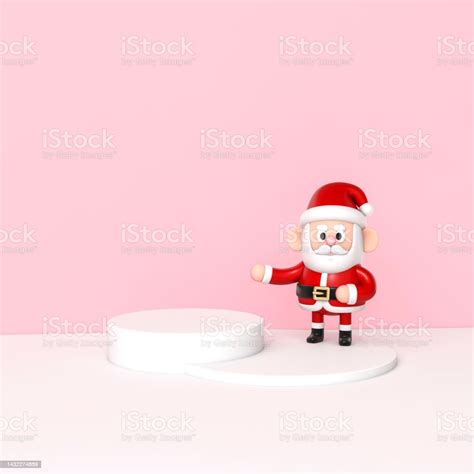 산타 클로스 3d 만화 캐릭터는 파스텔 핑크 배경 3d 렌더링에 연단 디스플레이 스탠드와 함께 서있다 3d 일러스트 레이 션
