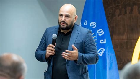 ოზურგეთის მერია 100 იანი გრანტის მფლობელ სტუდენტებს წაახალისებს ავთანდილ თალაკვაძე ახალი