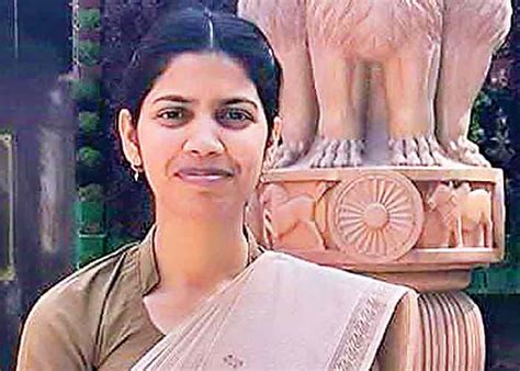Uppsc Topper Divya Sikarwar अफसरों की कहानी पढ़ सरकारी अधिकारी बनने
