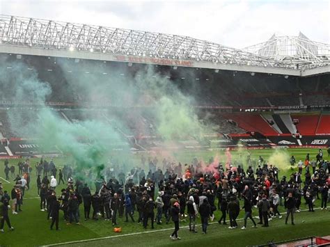 Manchester United Fans Anti Glazer Protest Forces Postponement Of